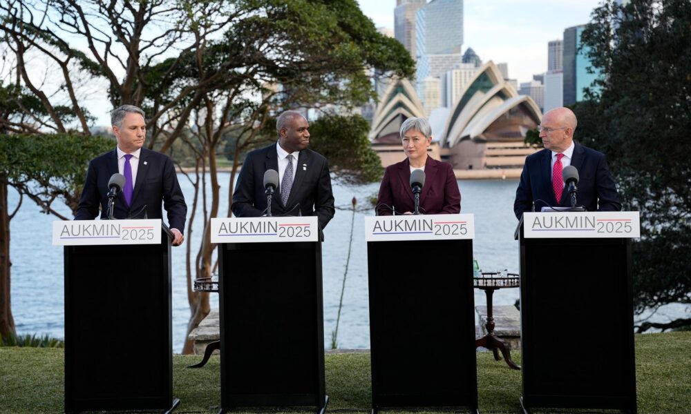 Australia and UK to sign 'historic' 50-year submarine agreement - Harici